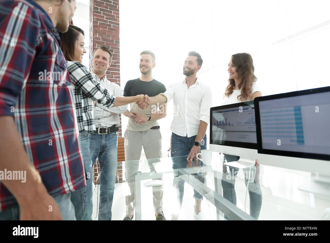 friendly handshake between Manager and employee Stock Photo - Alamy