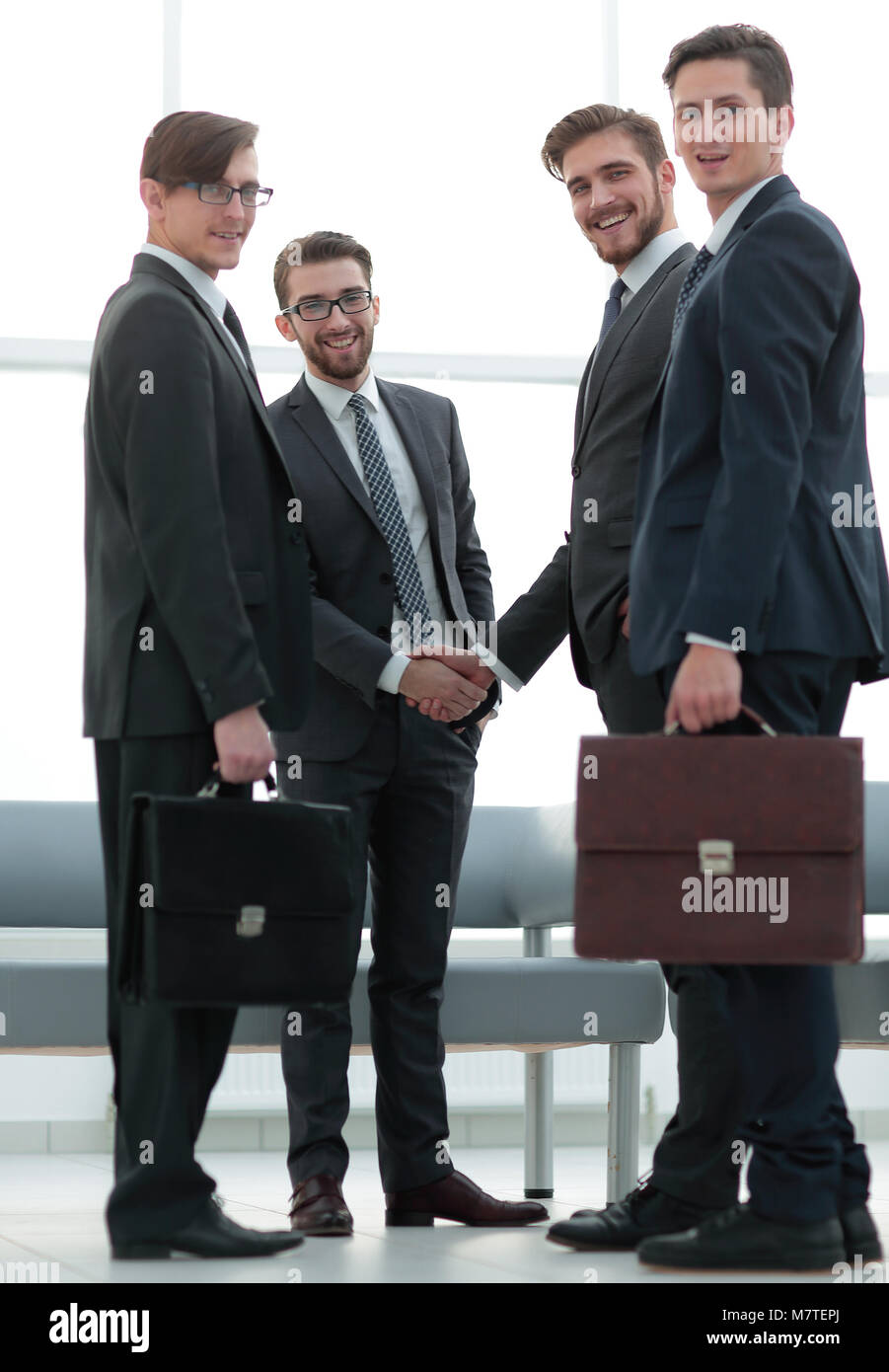 welcome handshake of business partners Stock Photo - Alamy