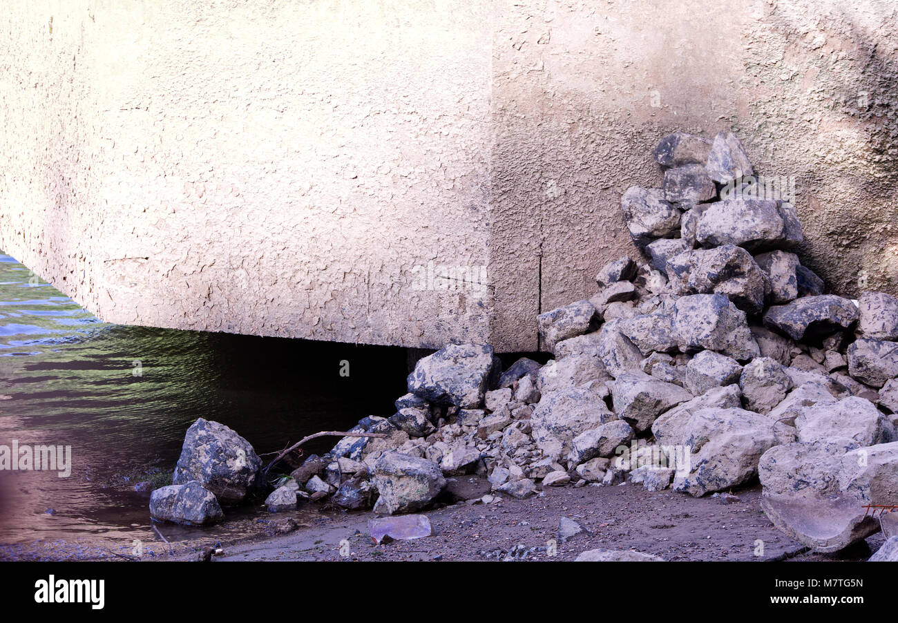 Disintegrating structure hi-res stock photography and images - Alamy