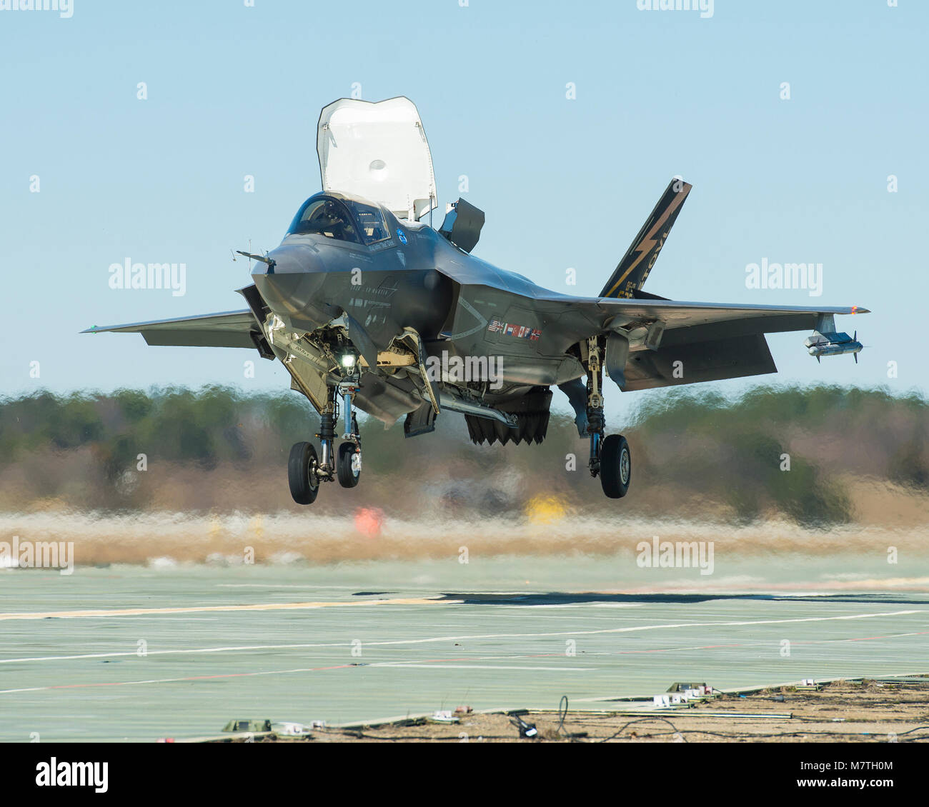 F 35b short take off and vertical landing stovl hi-res stock ...