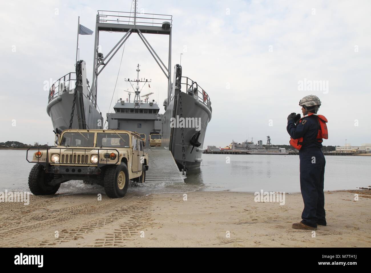 Army landing craft utility hi-res stock photography and images - Alamy