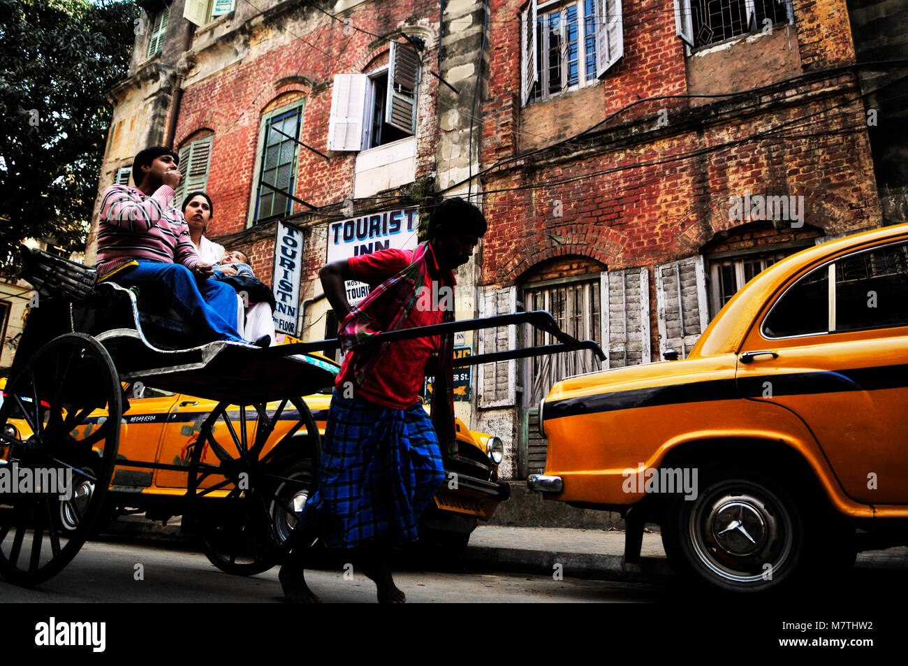 Hand pulled rickshaw in the streets of Kolkata Stock Photo - Alamy