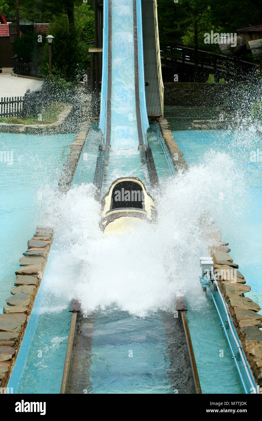 Water splash log flume ride hi-res stock photography and images - Alamy
