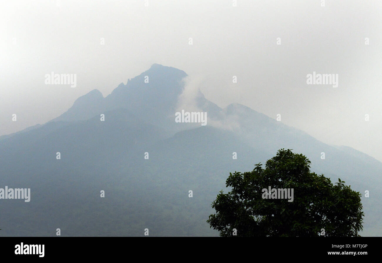 Mt mikeno hi-res stock photography and images - Alamy