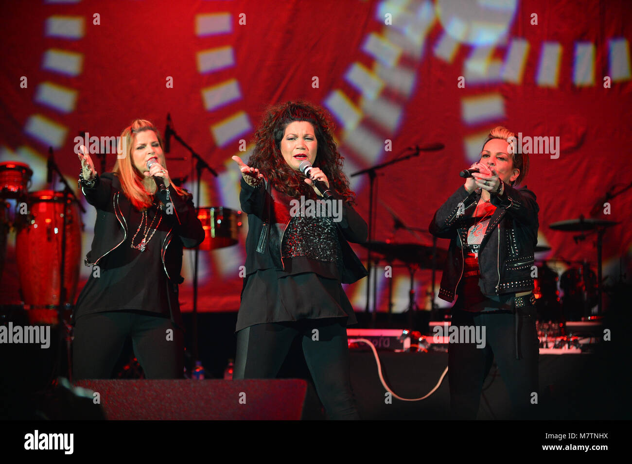 Ann curless and jeanette jurado hi-res stock photography and images - Alamy