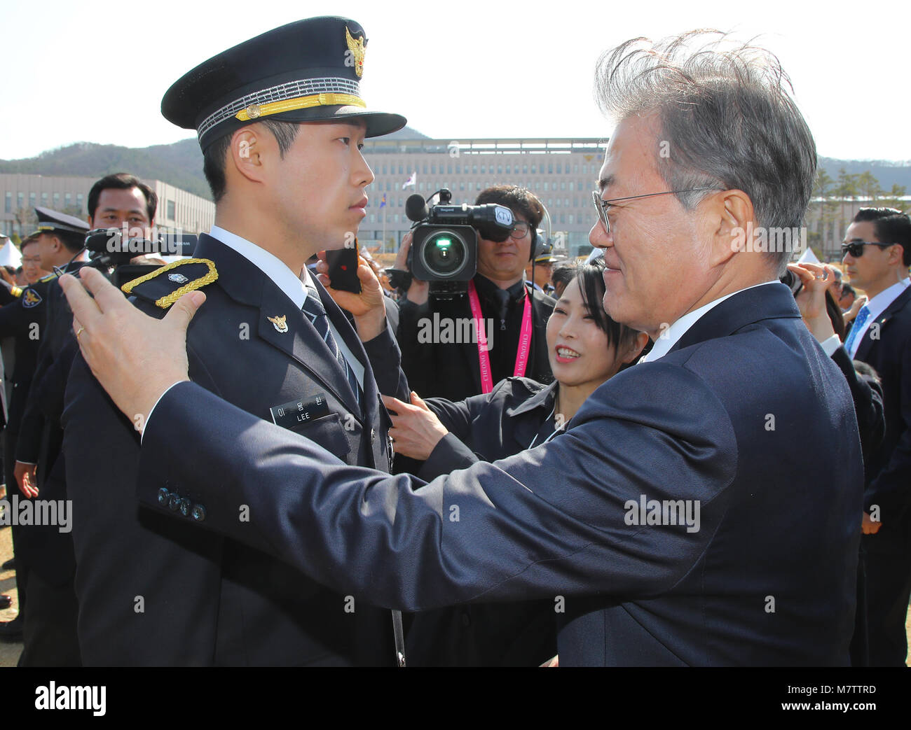 Commissioning of police officers President Moon Jae-in (R) places an ...