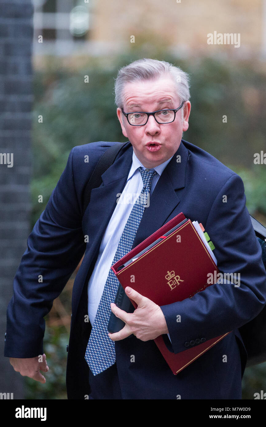 Environment secretary michael gove arriving in downing street hi-res ...