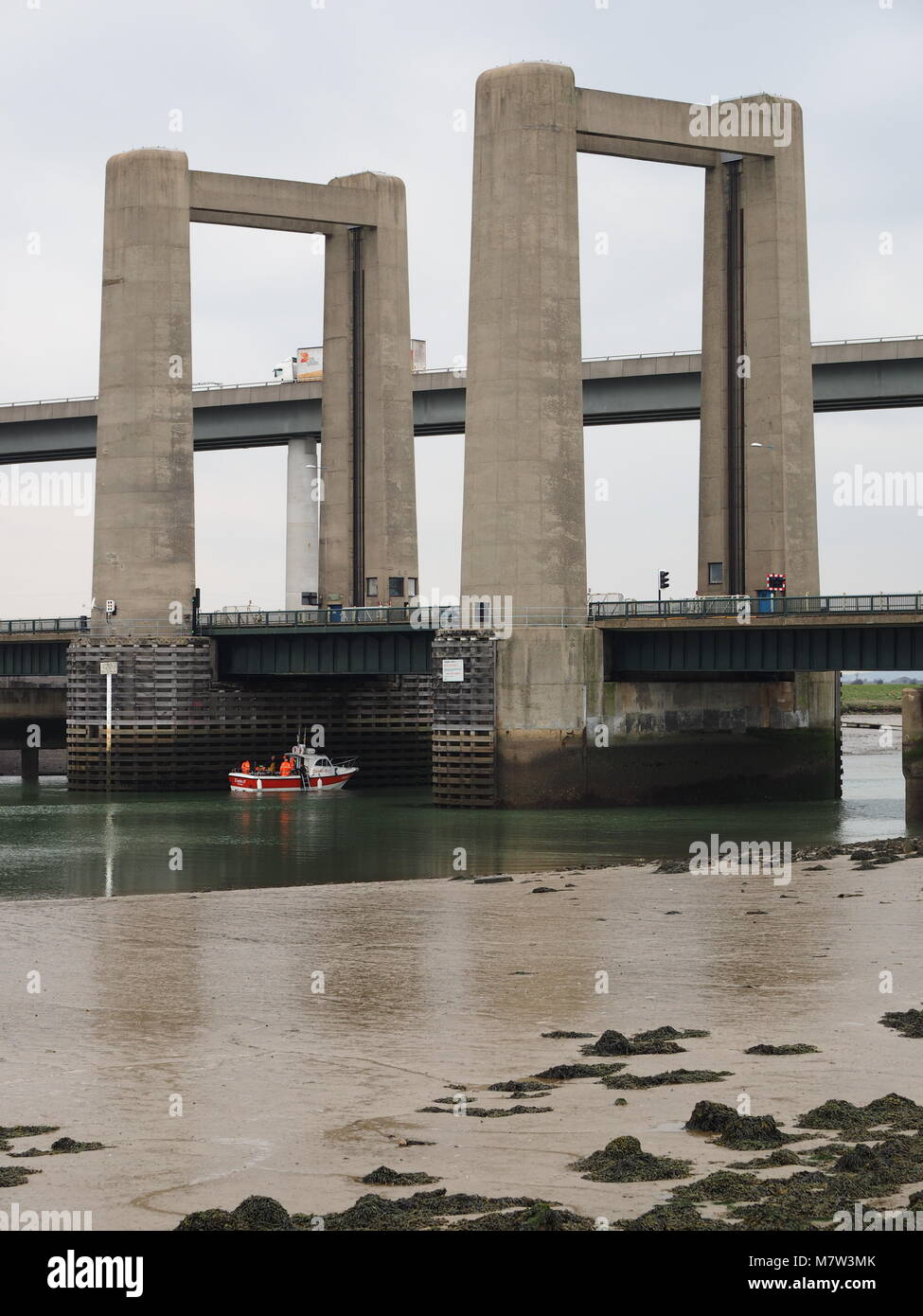 Underwater foundations hi-res stock photography and images - Alamy