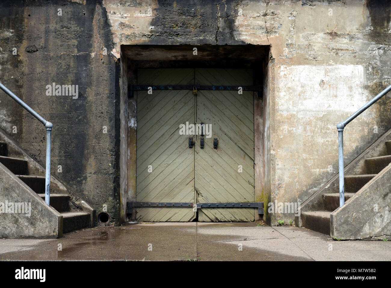 Army bunker hi-res stock photography and images - Alamy