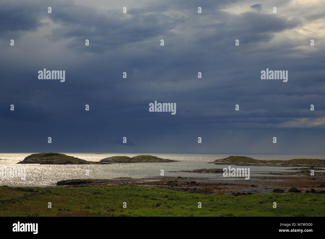 Heavy rain rocks hi-res stock photography and images - Alamy