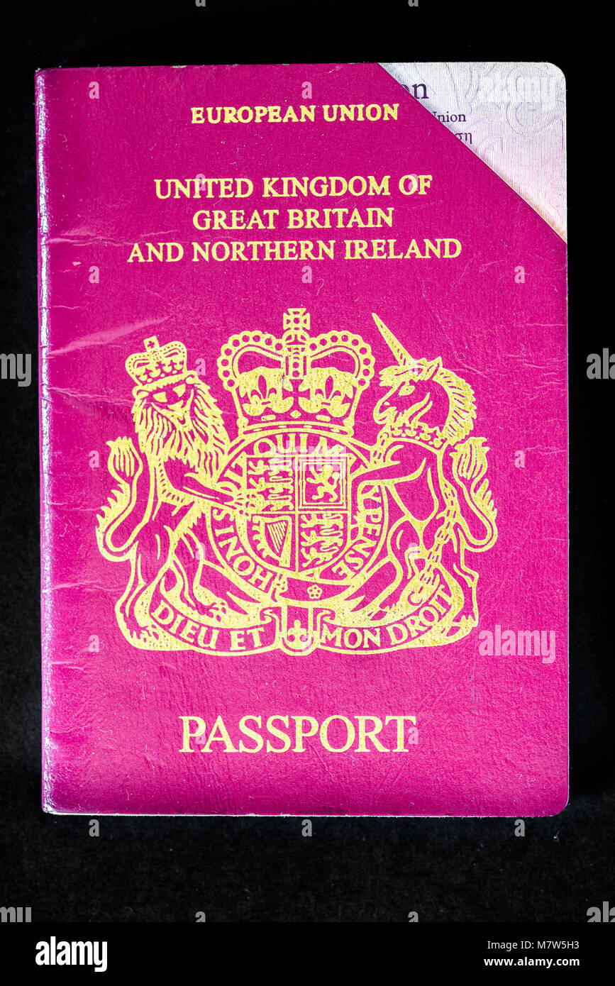 Royal coat of arms cut out hi-res stock photography and images - Alamy