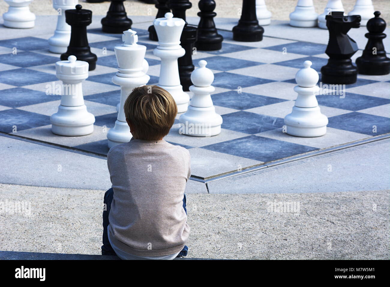 Sitting at a chess board hi-res stock photography and images - Alamy