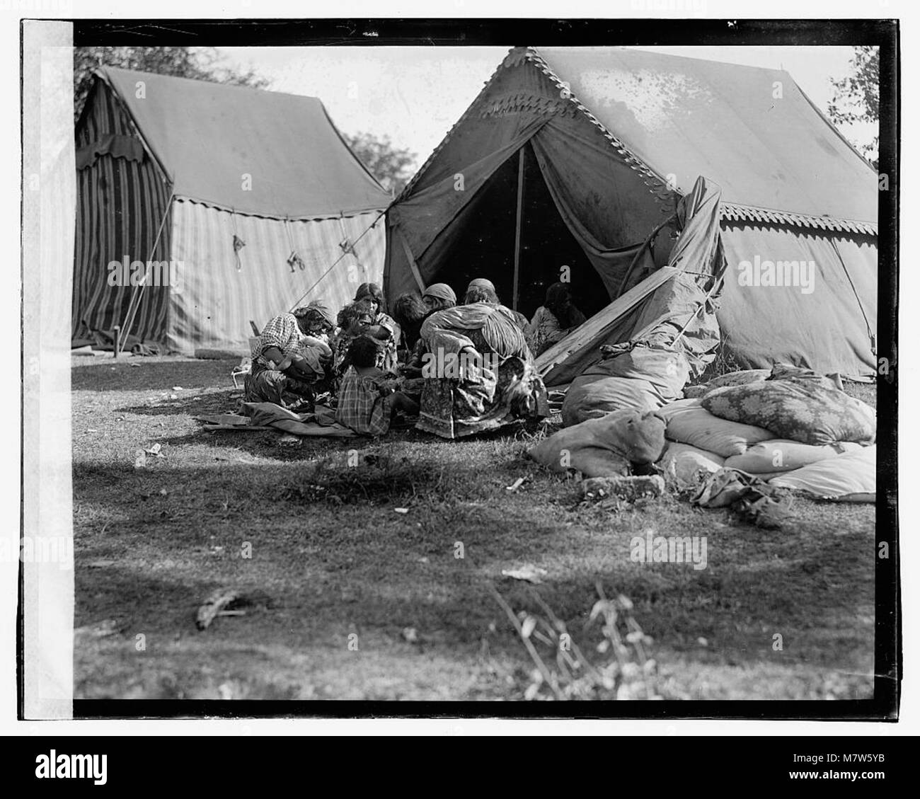 Gypsies 1900s hi-res stock photography and images - Alamy