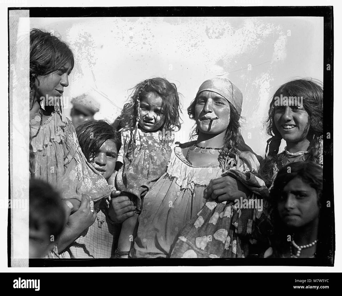 Vintage photo of gypsies hi-res stock photography and images - Alamy