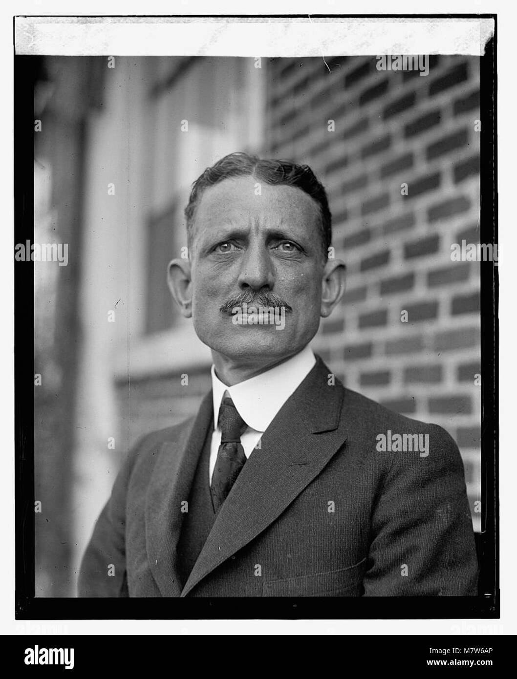 Pharmacist 20th century hi-res stock photography and images - Alamy