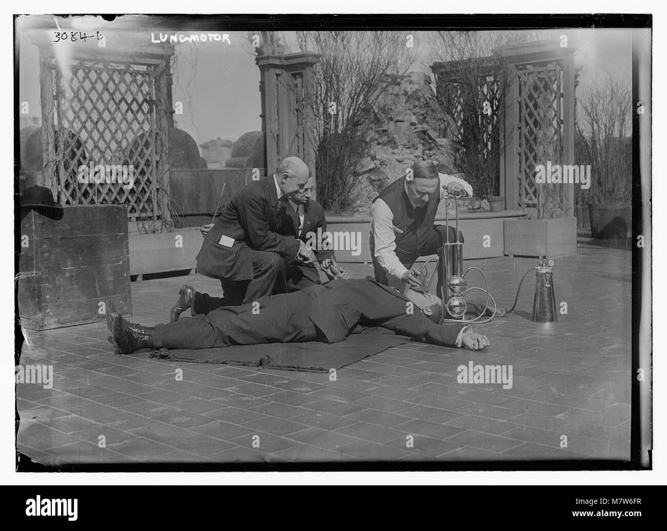 A historical image of the Lungmotor, an early mechanical device ...