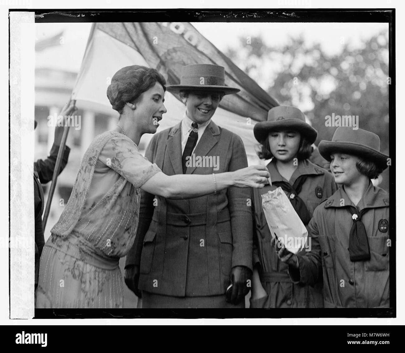 Mrs. Coolidge & Girl Scouts, 10-17-23 LOC npcc.09721 Stock Photo - Alamy