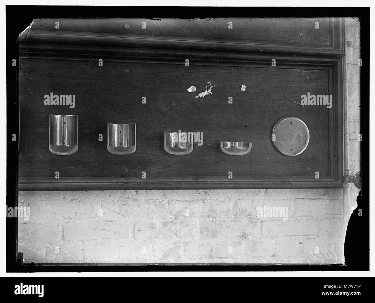 Navy repair shop Black and White Stock Photos & Images - Alamy