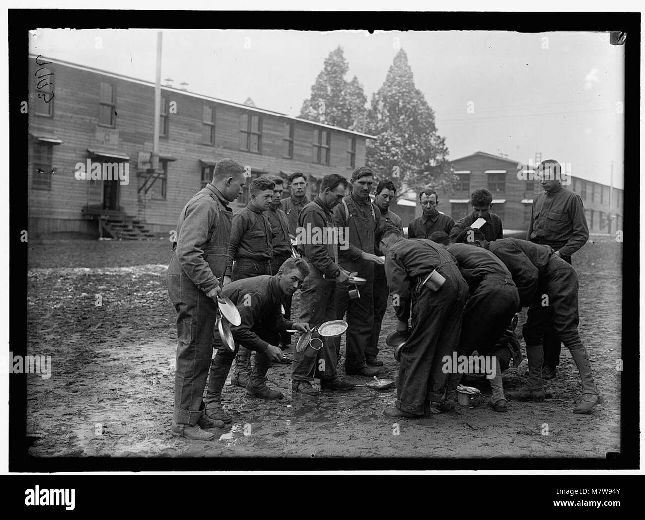 Photos of army bases Black and White Stock Photos & Images - Alamy