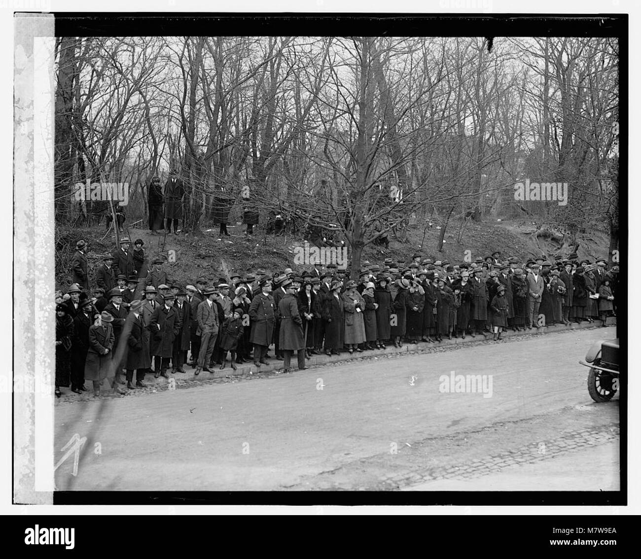 Public house 1920s Black and White Stock Photos & Images - Alamy