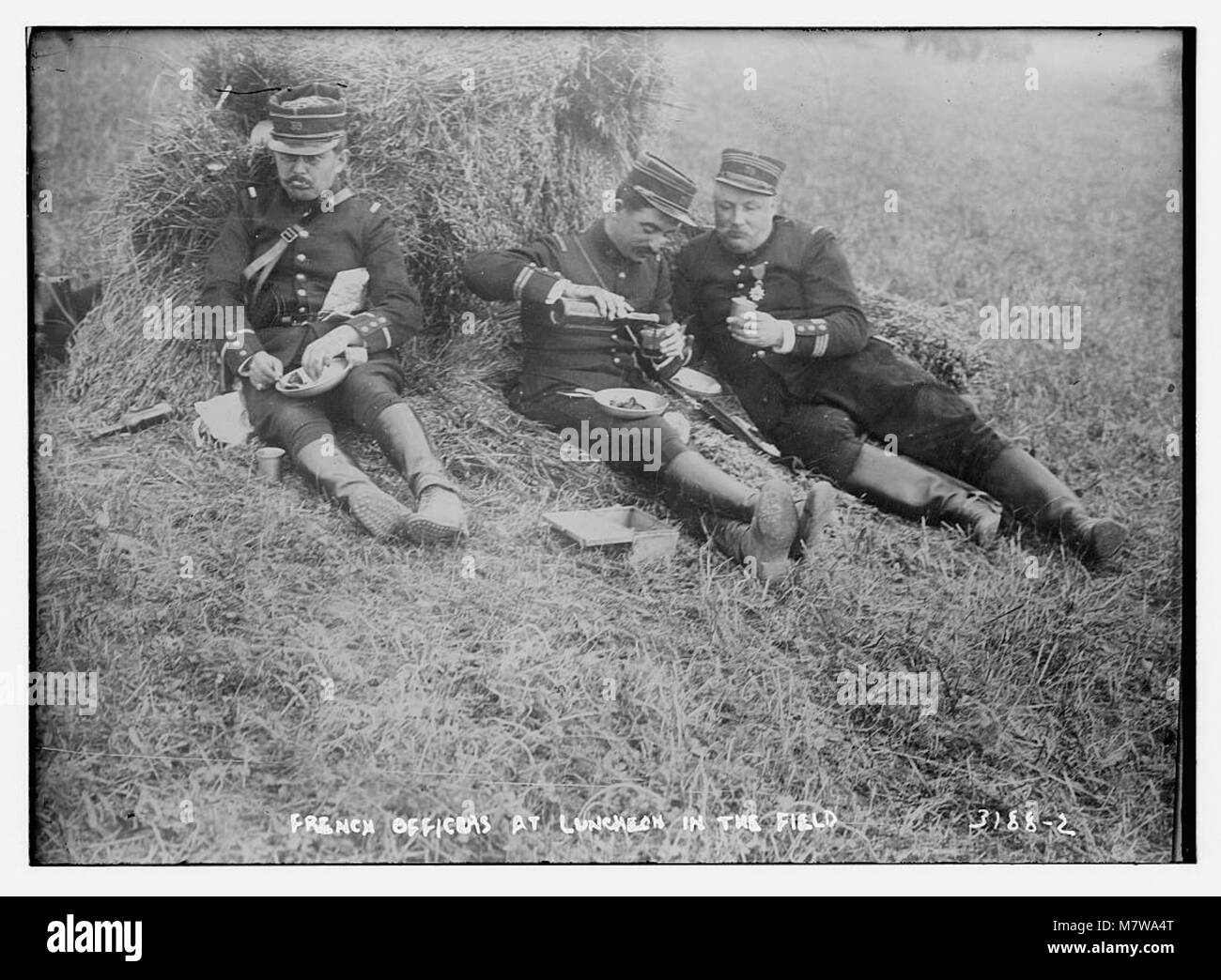 A photograph depicting French officers during a luncheon in the field ...