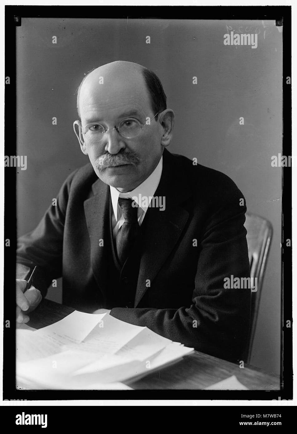 Bureaus hi-res stock photography and images - Alamy