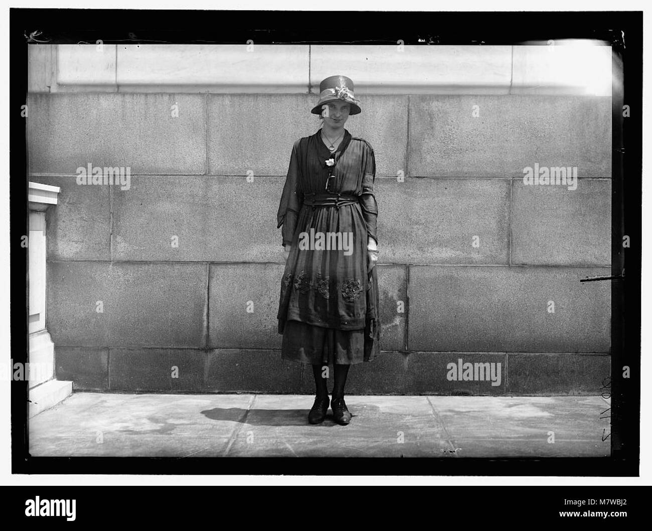 Women working in munitions factories during World War I, highlighting ...