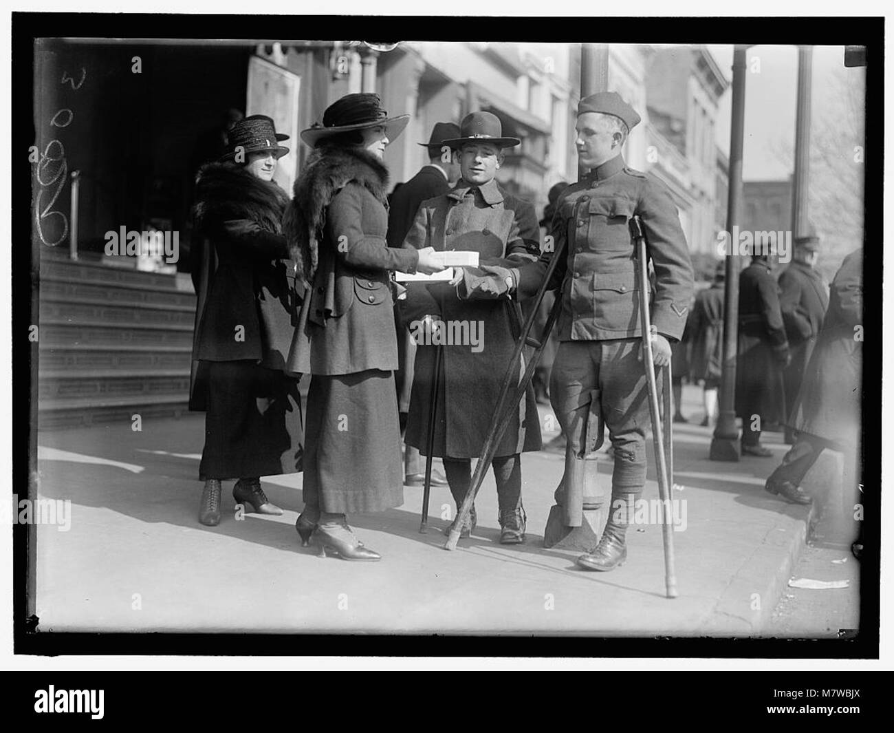 Wounded women hi-res stock photography and images - Alamy