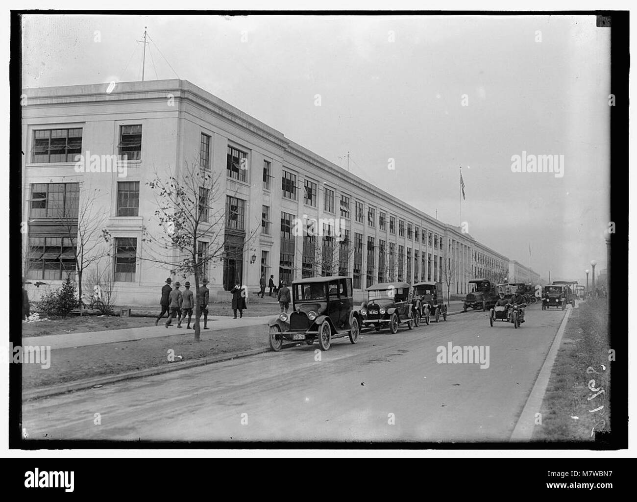 A photograph of the U.S. Navy Department building located at 17th and B ...