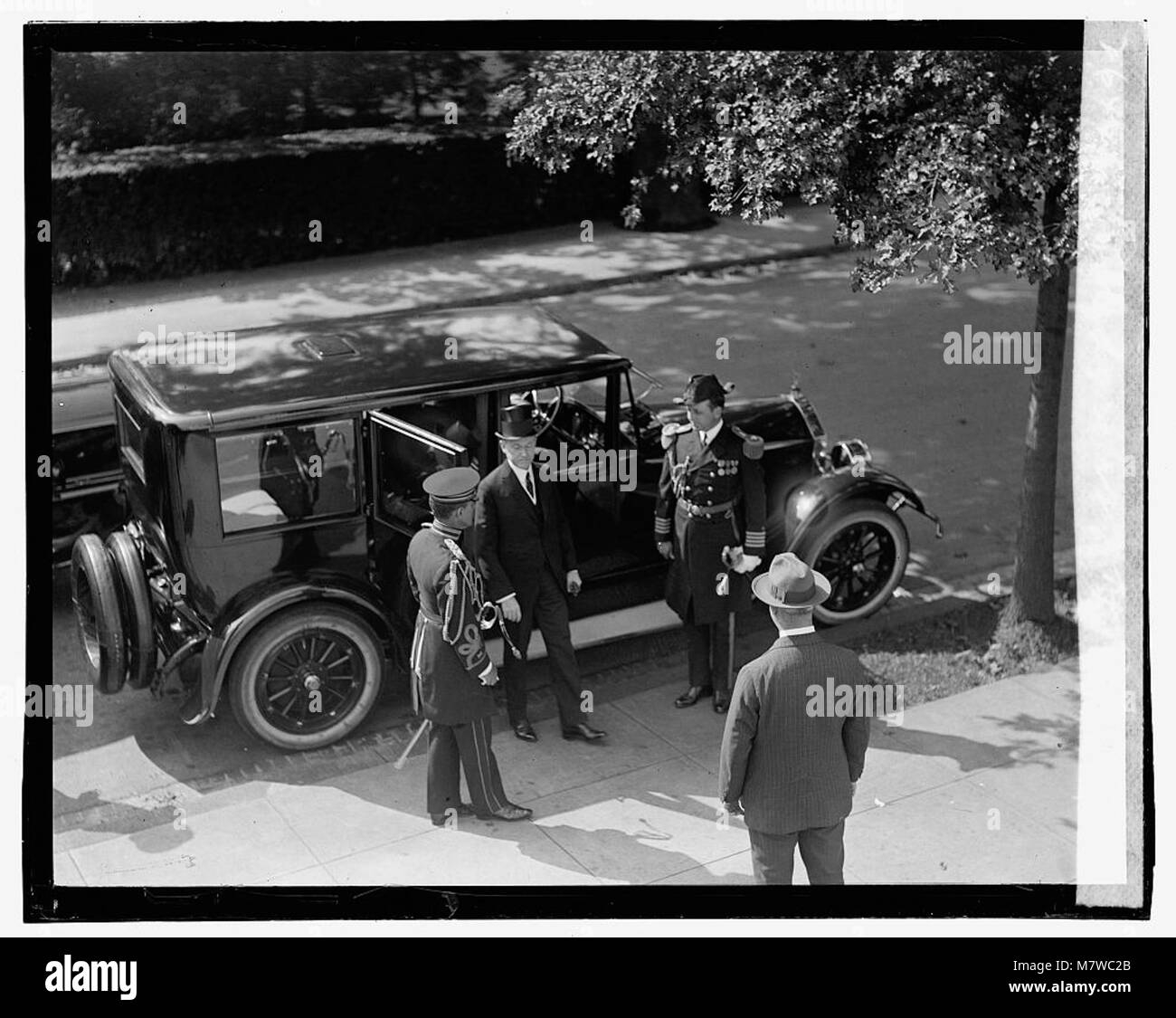 Photograph of President Coolidge speaking at the Daughters of the ...