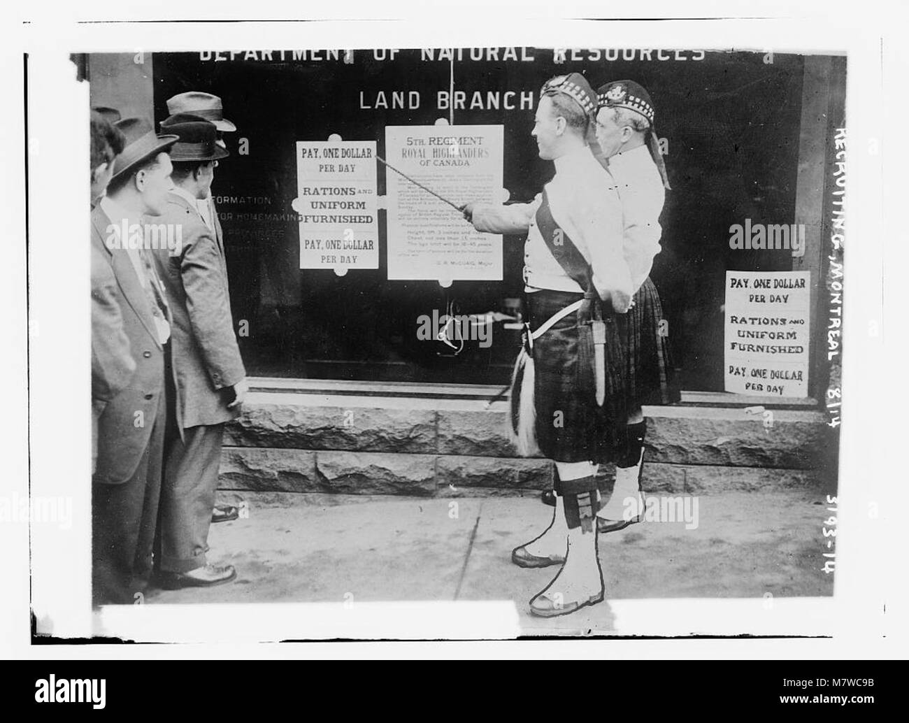 Recruiting 1914 Black and White Stock Photos & Images - Alamy