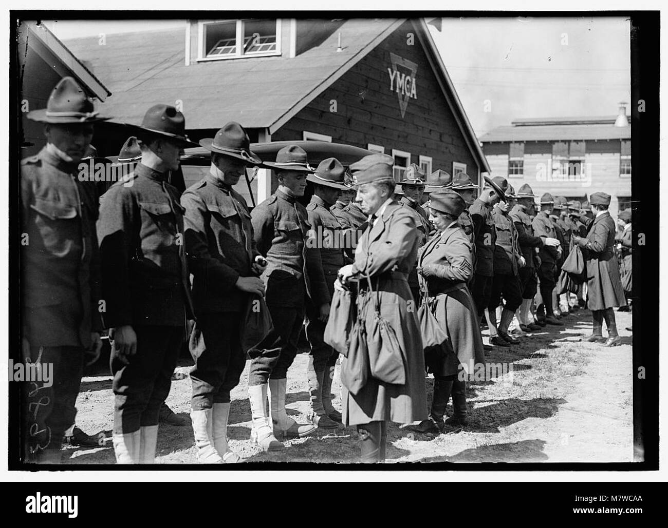 RED CROSS MOTOR CORPS AT CAMP MEIGS LCCN2016869319 Stock Photo - Alamy