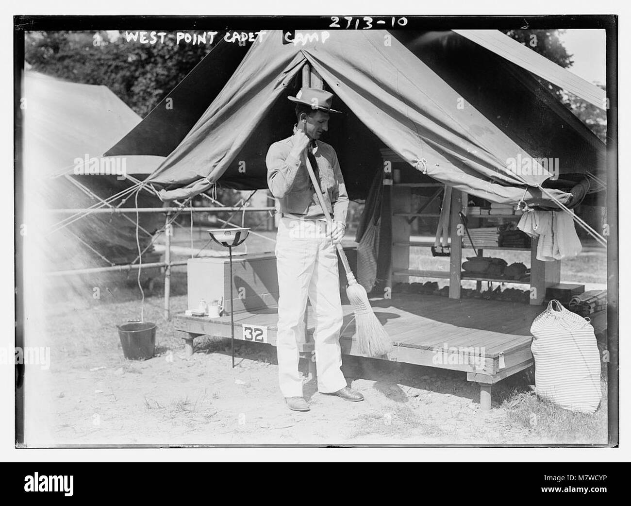 Cadet camp hi-res stock photography and images - Alamy