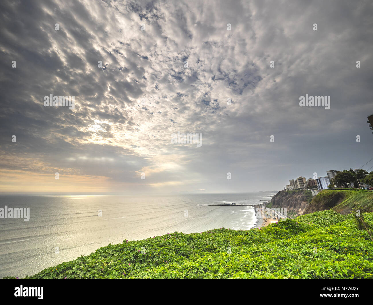 Pacific ocean coastline miraflores hi-res stock photography and images ...