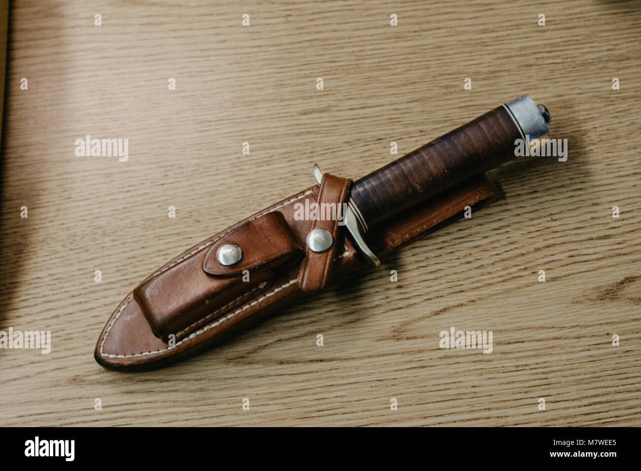 Fixed blade knife in leather sheat Stock Photo - Alamy