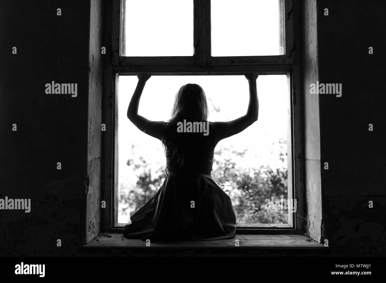 Jump out window hi-res stock photography and images - Alamy