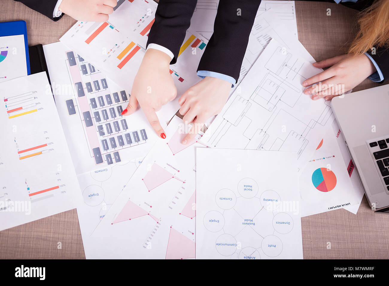 Team diagrams hi-res stock photography and images - Alamy