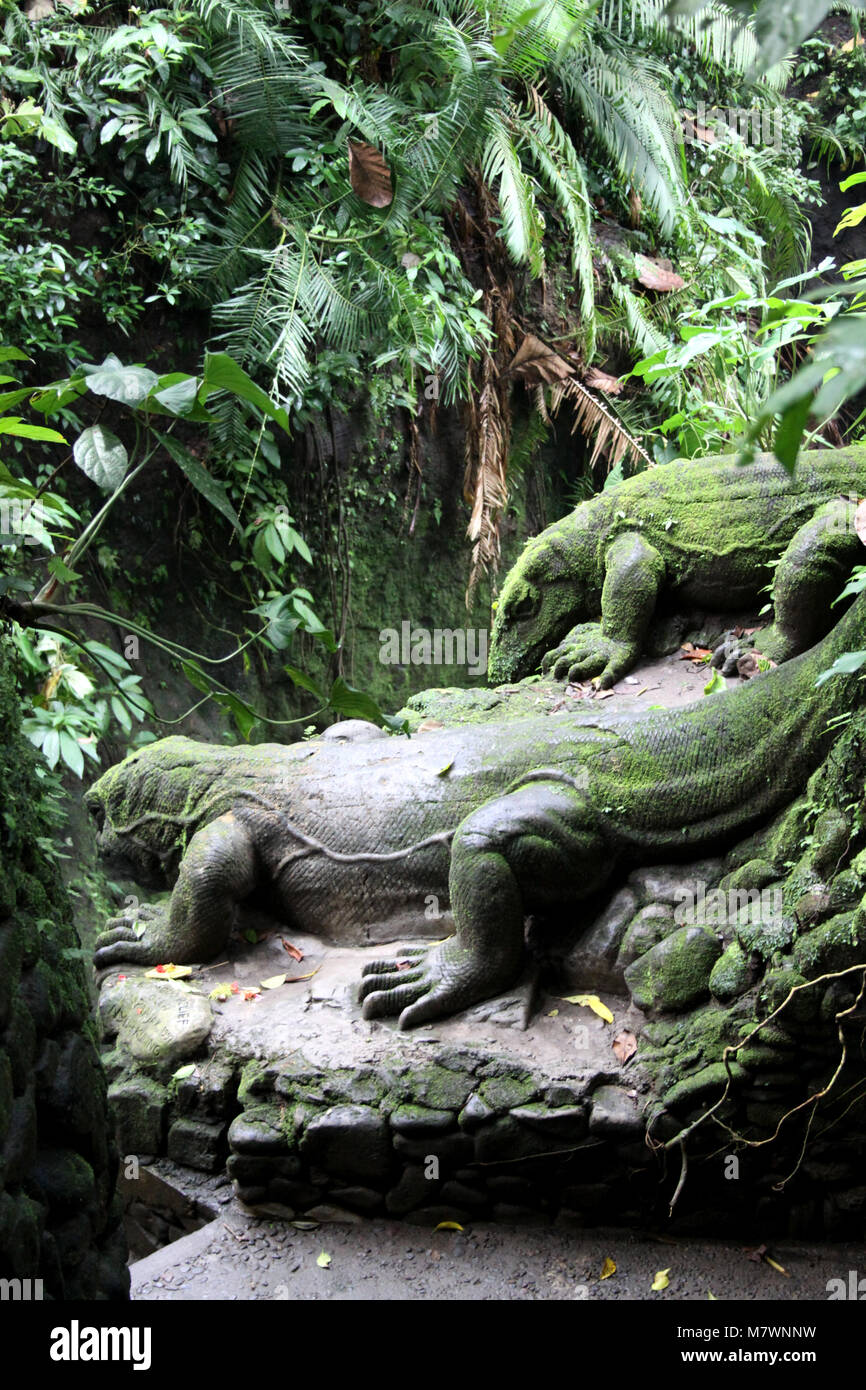 Komodo lizard statue hi-res stock photography and images - Alamy