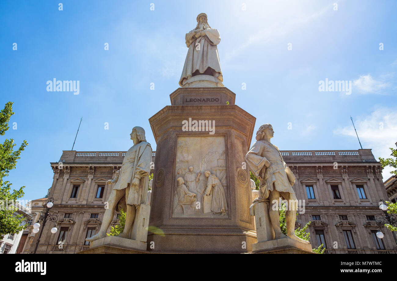 Leonardo da Vinci Statue in Milan, Scala Square, Milan, Italy Stock ...