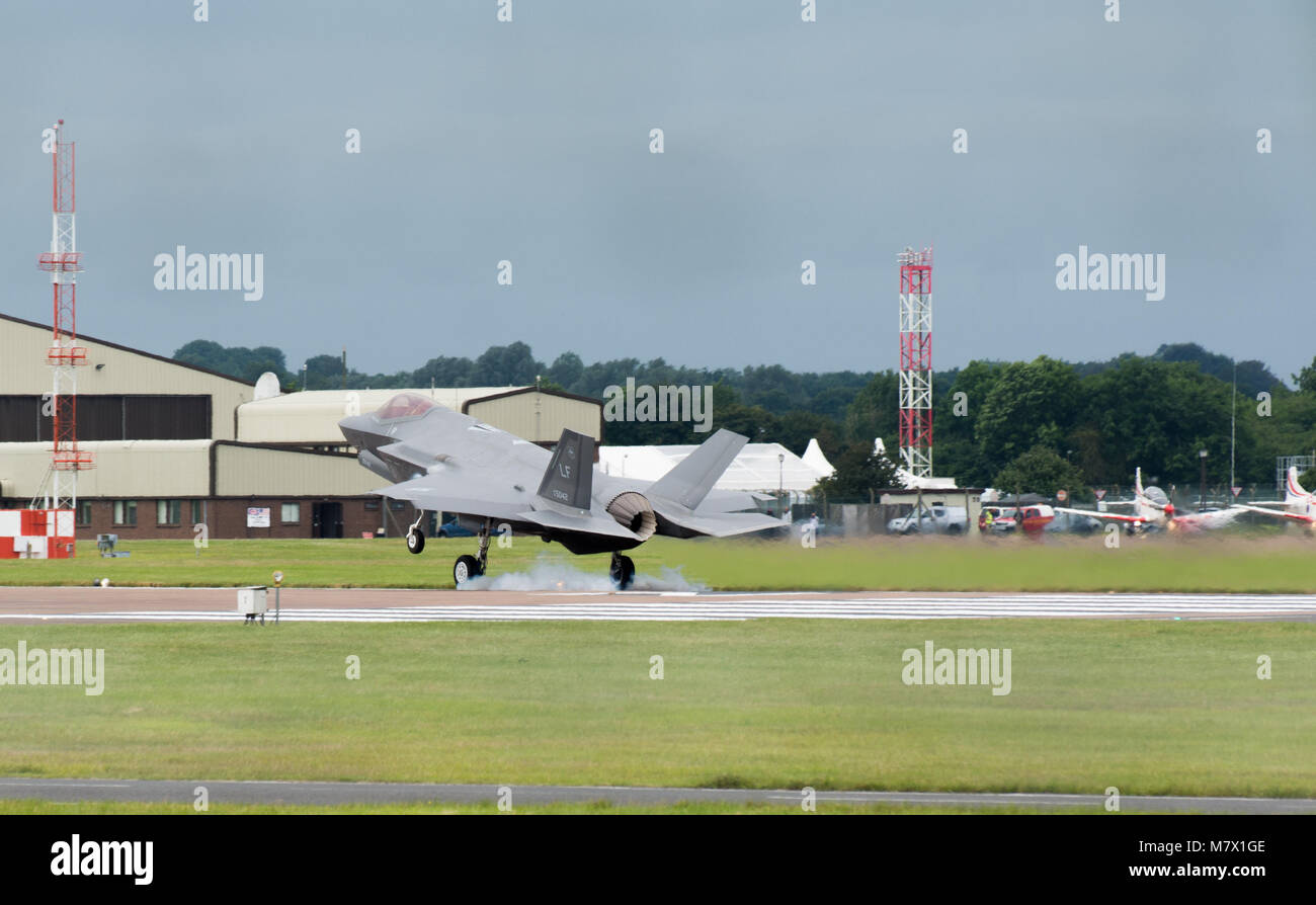 f35 lockheed martin US fighter jet taking off and landing at airshow in ...