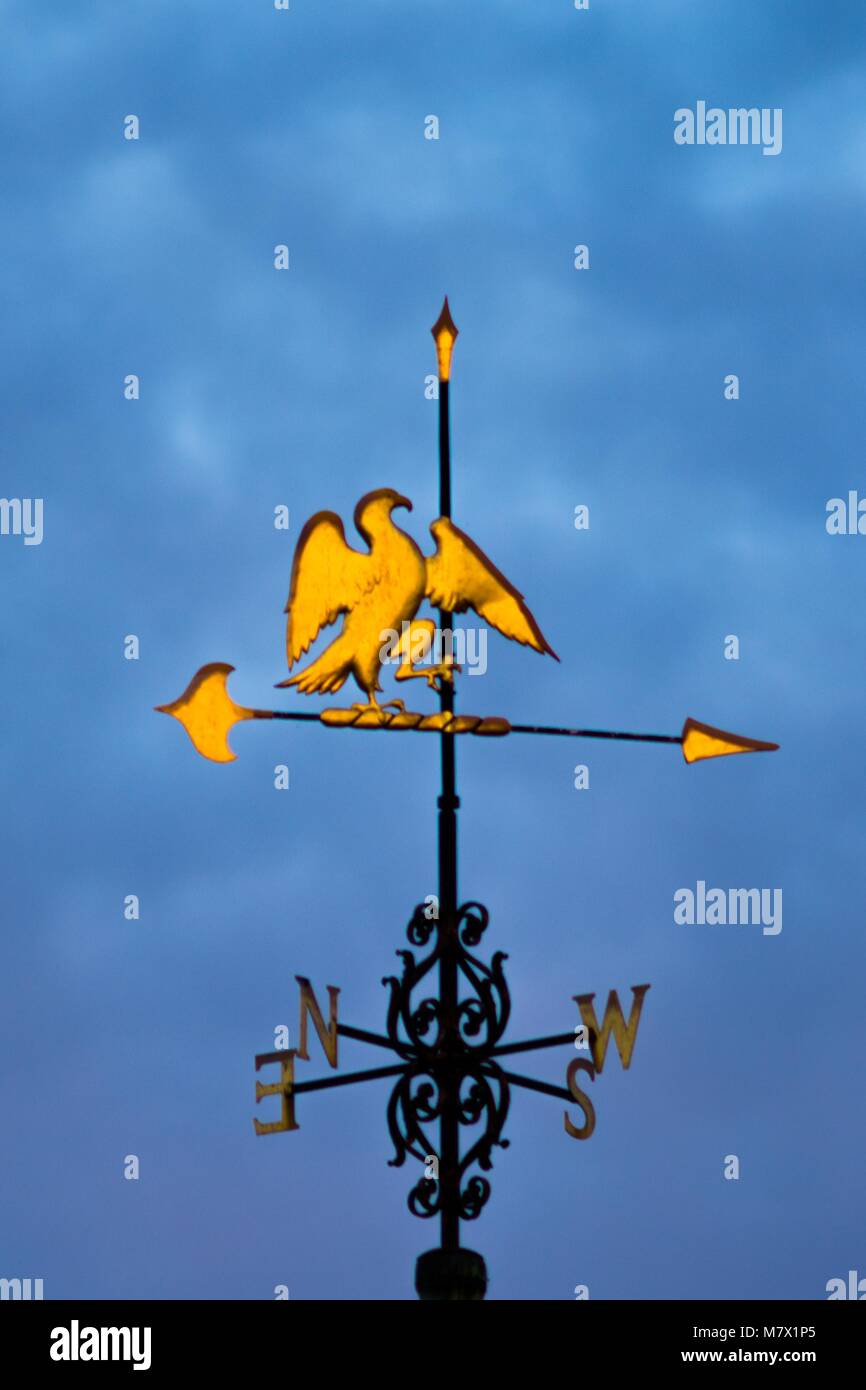 Wind vane rooster hi-res stock photography and images - Alamy