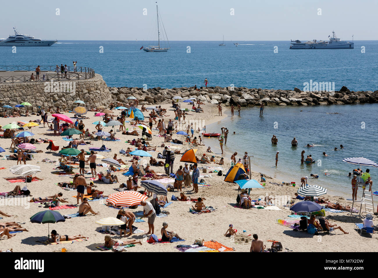 Sunbathing france hi-res stock photography and images - Alamy