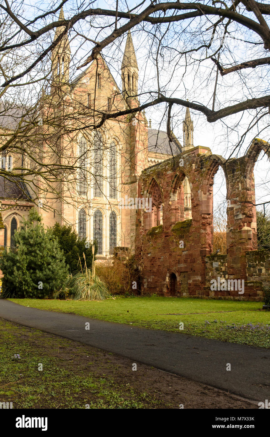 Worcester cathedral window hi-res stock photography and images - Alamy