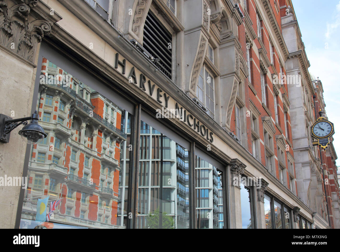 Harvey nichols shop in london hi-res stock photography and images - Alamy
