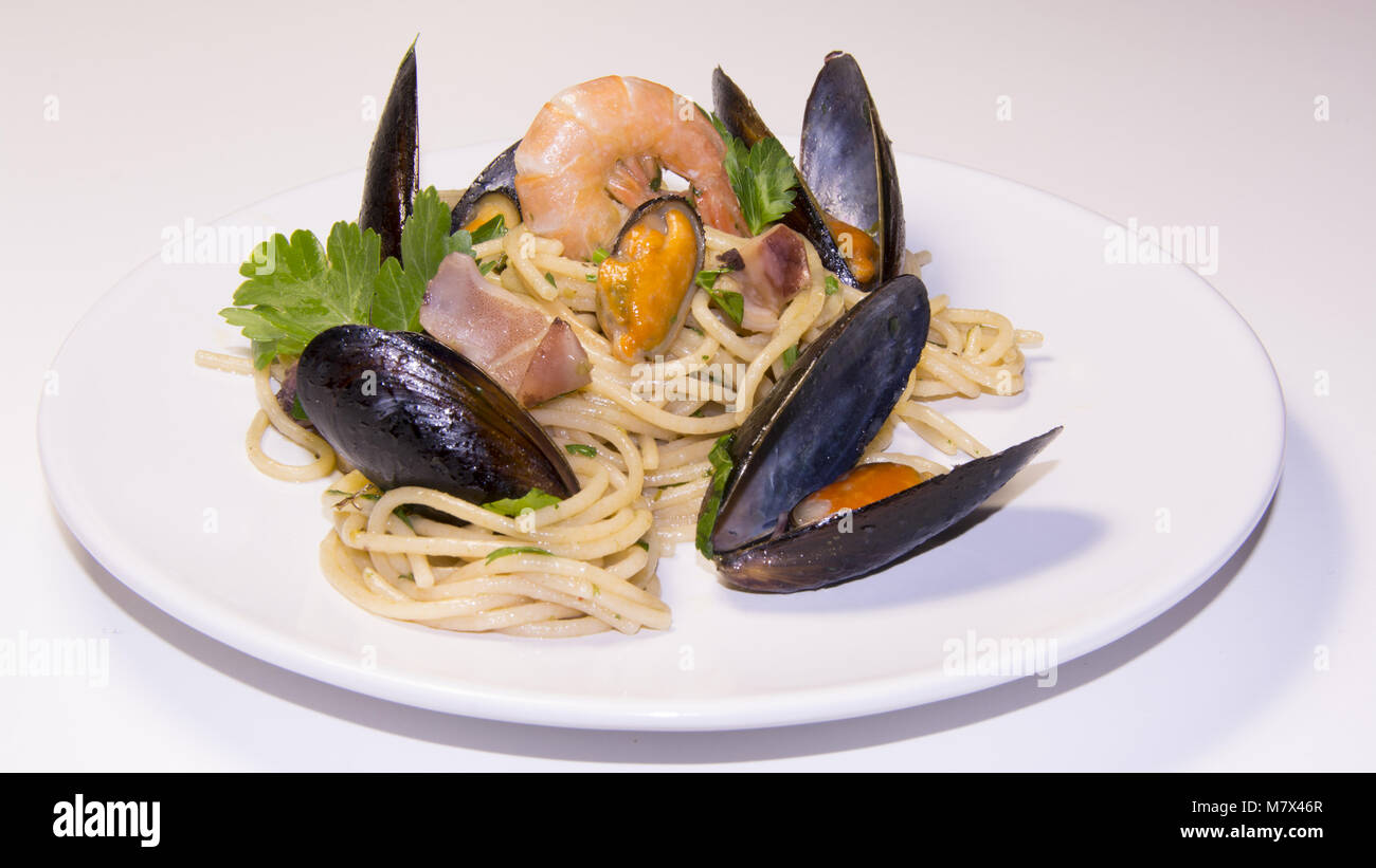 Spaghetti pasta seafood Italian culture , Mediterranean cuisine ...