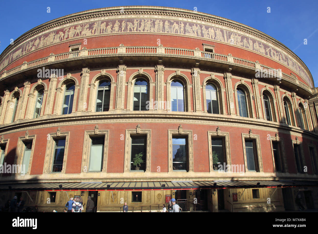 Royal albert hall exterior hi-res stock photography and images - Alamy