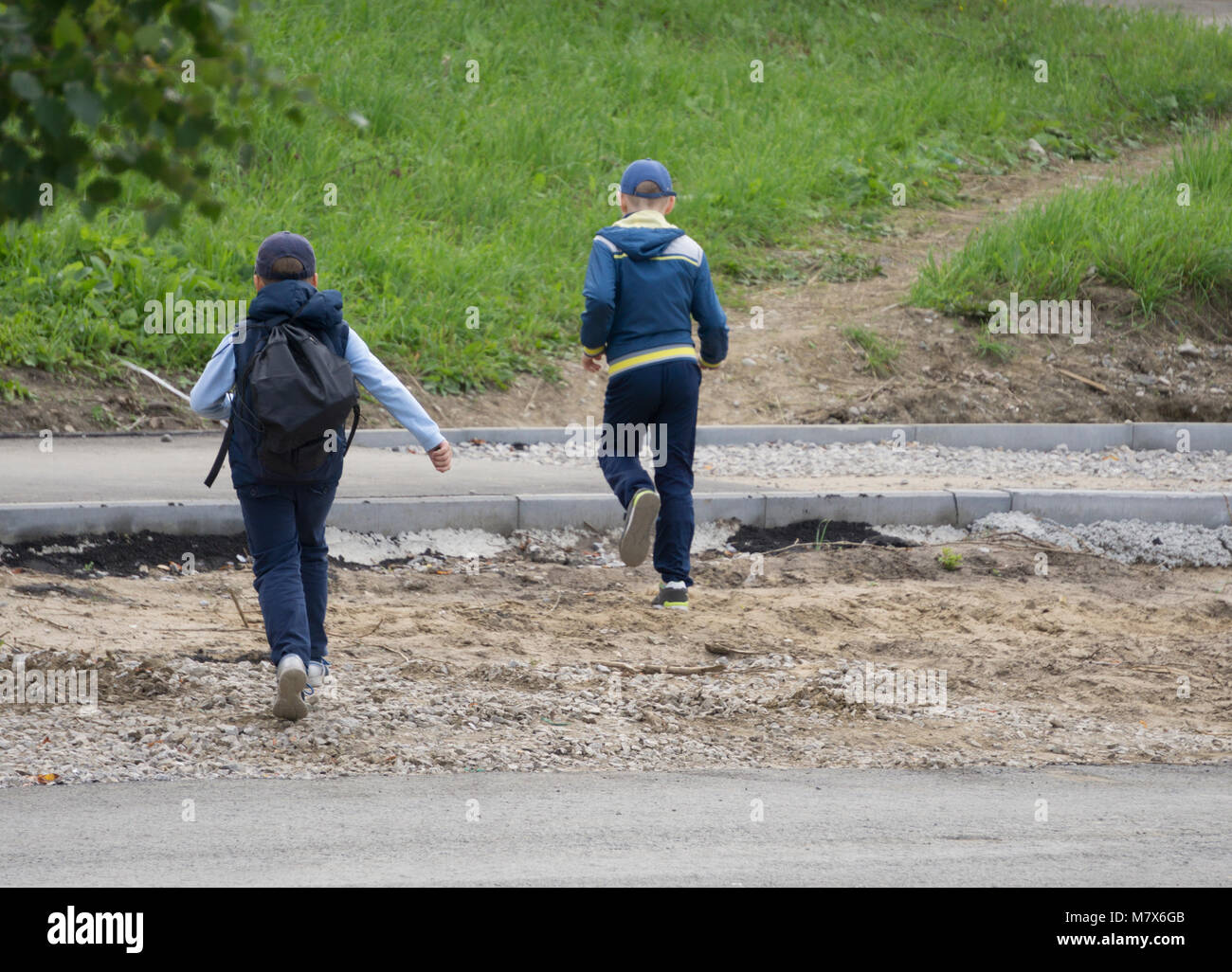 children run across the road not in the right place Stock Photo - Alamy