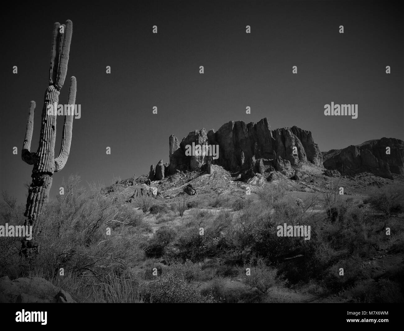 Mountains in apache junction hi-res stock photography and images - Alamy