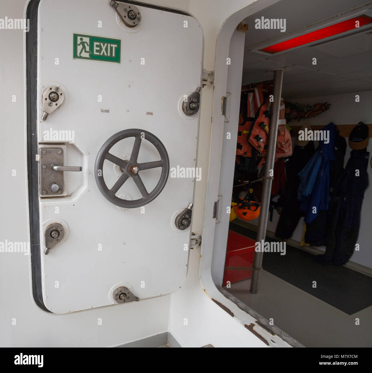 Ship door hi-res stock photography and images - Alamy