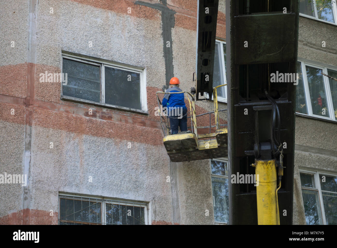 worker on the rig repair building Stock Photo - Alamy